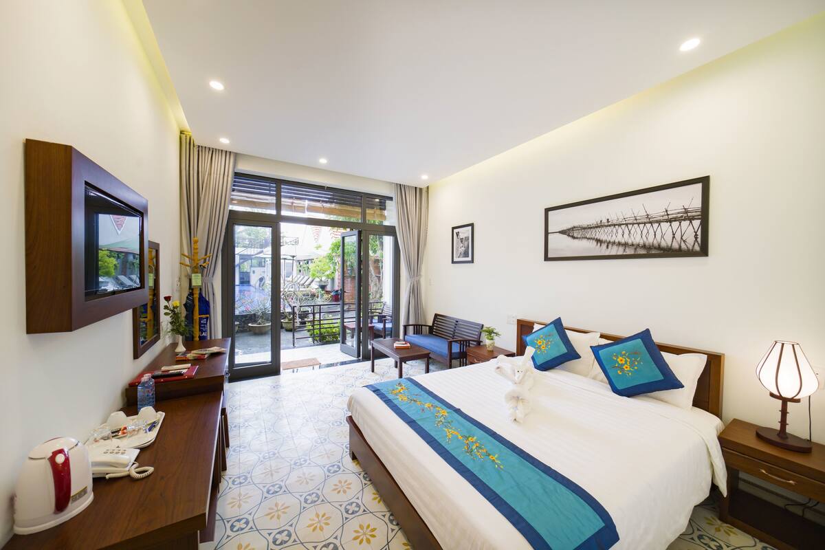 Quarto casal superior, vista para a piscina | Frigobar, cofres nos quartos, escrivaninha, quartos à prova de som