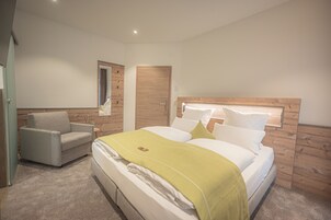 Quarto casal | Roupas de cama antialérgicas, edredons de pluma, cofres nos quartos