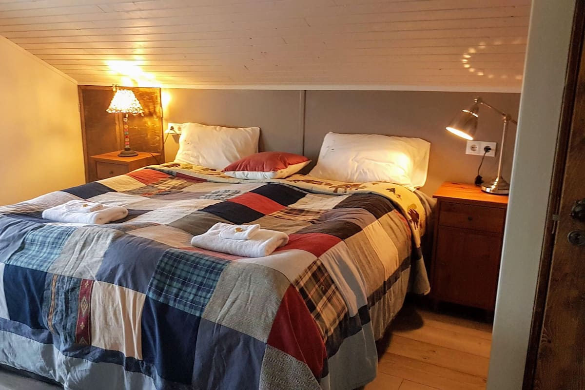 Quarto Duplo Exclusivo | Cortinas/cortinados opacos, ferro/tábua de engomar, berço de viagem