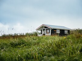 Casa de campo, 1 quarto (Litla Brekka) | Cortinas blackout, ferros/tábuas de passar roupa, berço de viagem