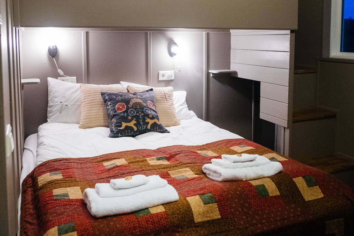 Casa de Campo, 1 quarto (Hornahóll) | Cortinas/cortinados opacos, ferro/tábua de engomar, berço de viagem