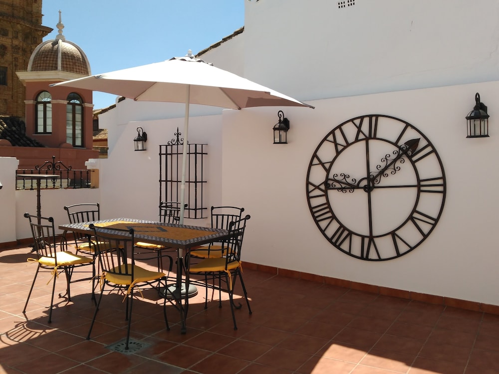 "Casa Reloj 1". En El Centro Histórico De Antequera - Antequera, España