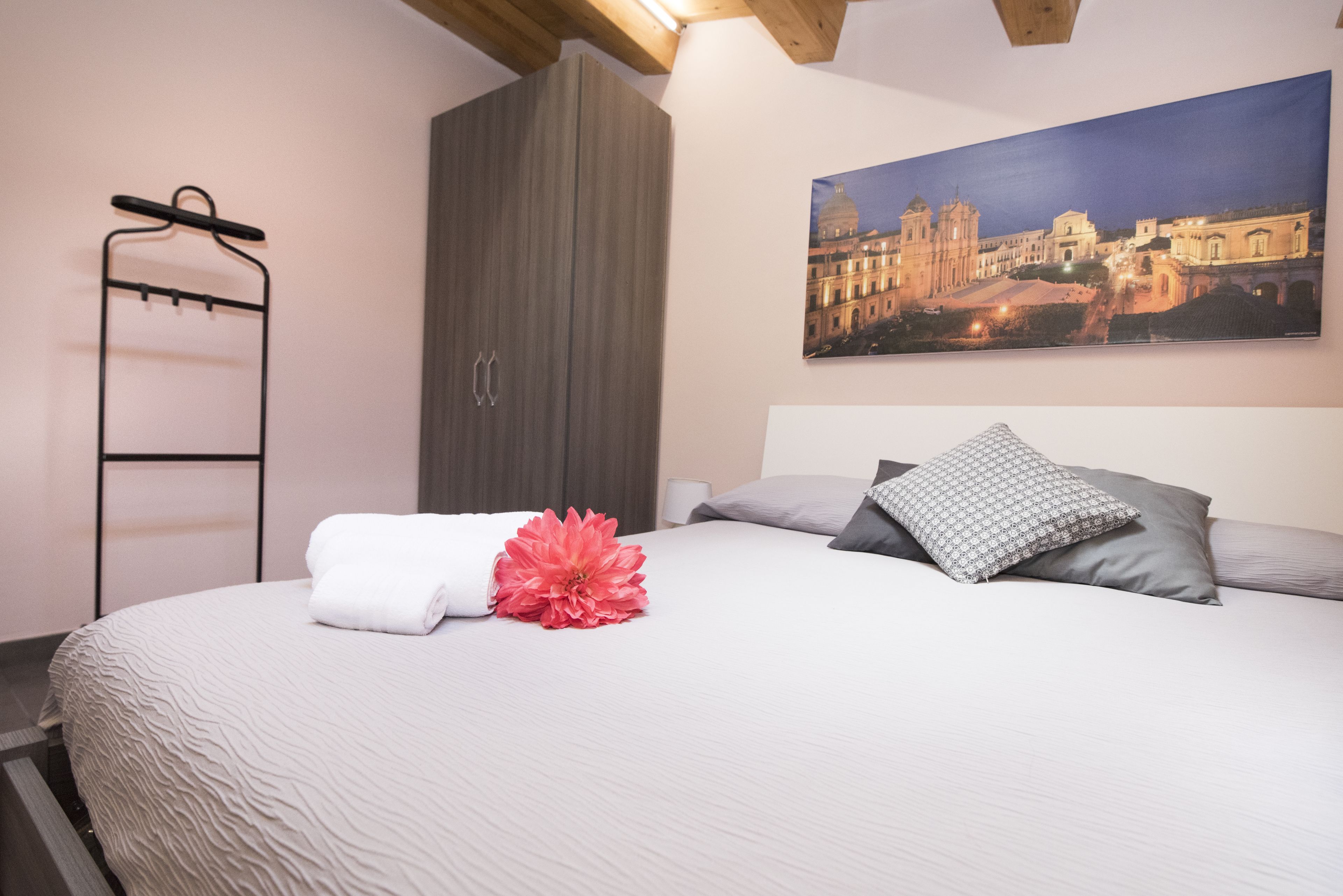 Quarto Duplo Básico, 1 quarto | Cofre no quarto, com decoração personalizada 