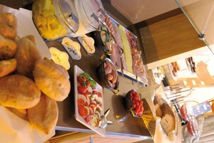 Pequeno-almoço tipo buffet diário incluído