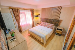 Quarto Duplo Standard, Vista para a cidade | Lençóis de algodão egípcio, roupa de alta qualidade, edredões de penas 