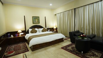 Suite Empresarial, 1 cama king-size, não fumadores | Minibar, cofre no quarto, secretária