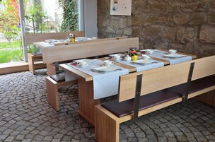 Pequeno-almoço tipo buffet diário incluído
