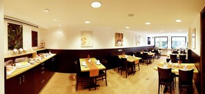 Pequeno-almoço tipo buffet diário incluído 