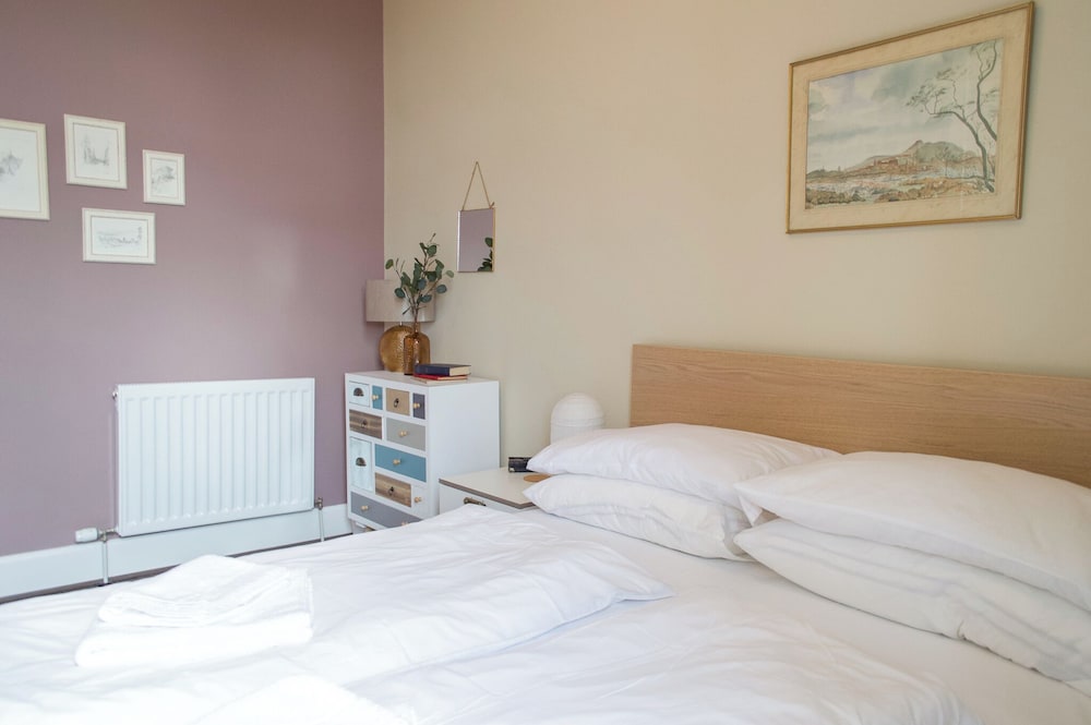 Bright, Spacious Edinburgh City Centre Apartment - Leith