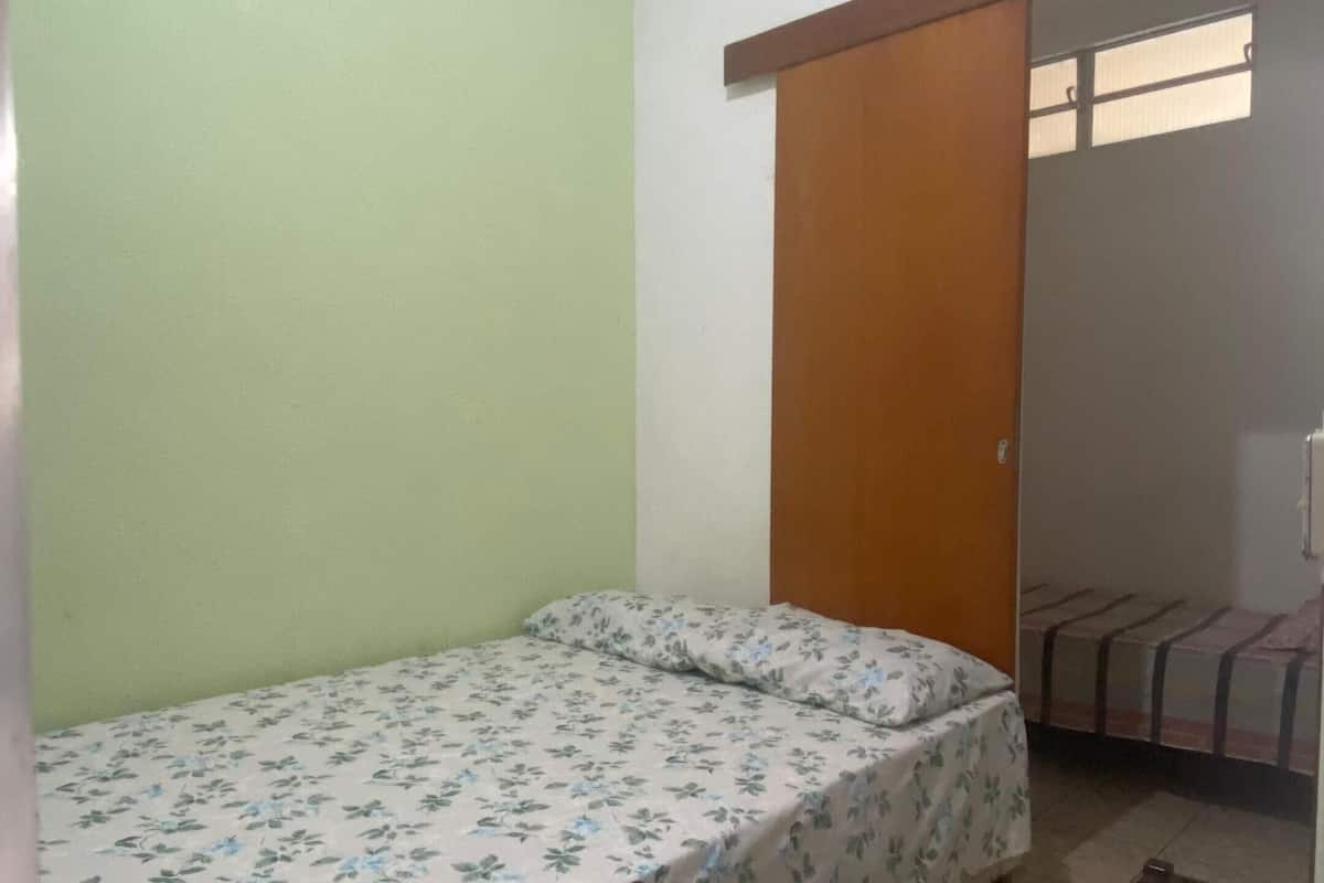 Quarto Triplo | Wi-fi grátis, roupa de cama fornecida