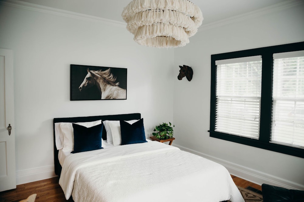 Off To The Races With The Paddock Boutique Home! Stay Close To Oaklawn Racing! - Hot Springs, AR