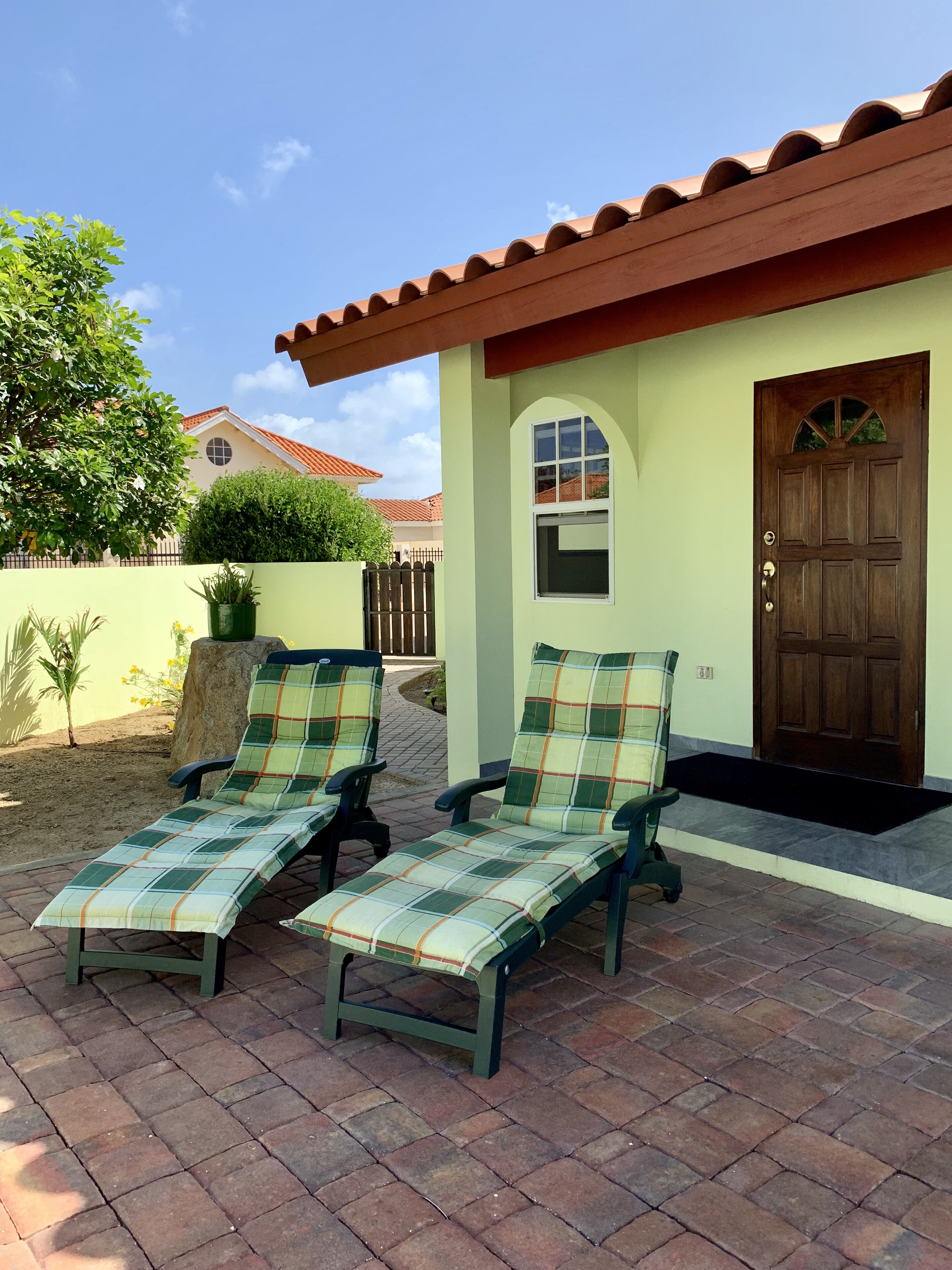 10 Amazing And Affordable Vrbo Rentals In Aruba | TravelAwaits