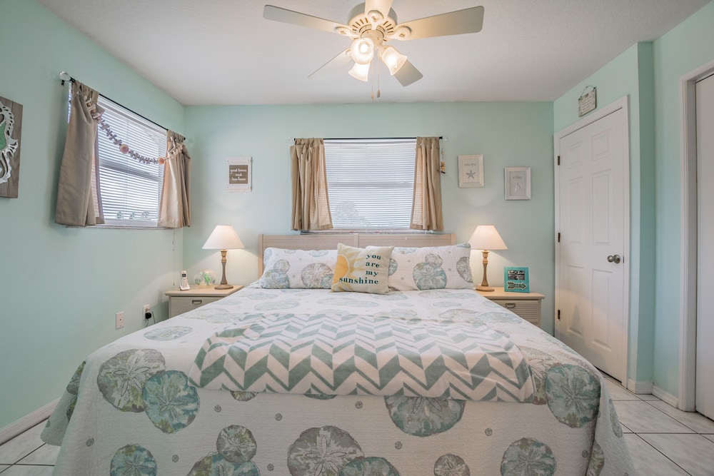 2-story @ Sunset Paradise W/ Direct Beach Access, Book Your Indian Rocks Getaway - Indian Rocks Beach, FL