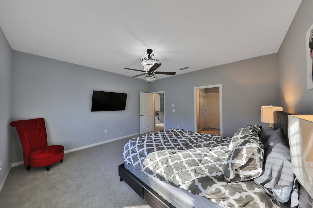 Ranch De 3 Chambres Près De L'aéroport De Jax Cette Charmante Maison Est Aménagée Pour Jouer Ou Travailler. - Jacksonville, FL