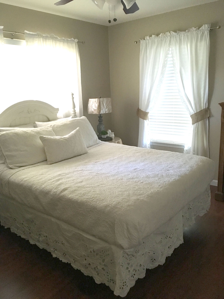 Country Charm In The City - Natural Bridge Wildlife Ranch