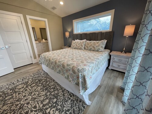 Large Private Beach Home. Private Pool And Spa, Outdoor Lighting - Anna Maria, FL