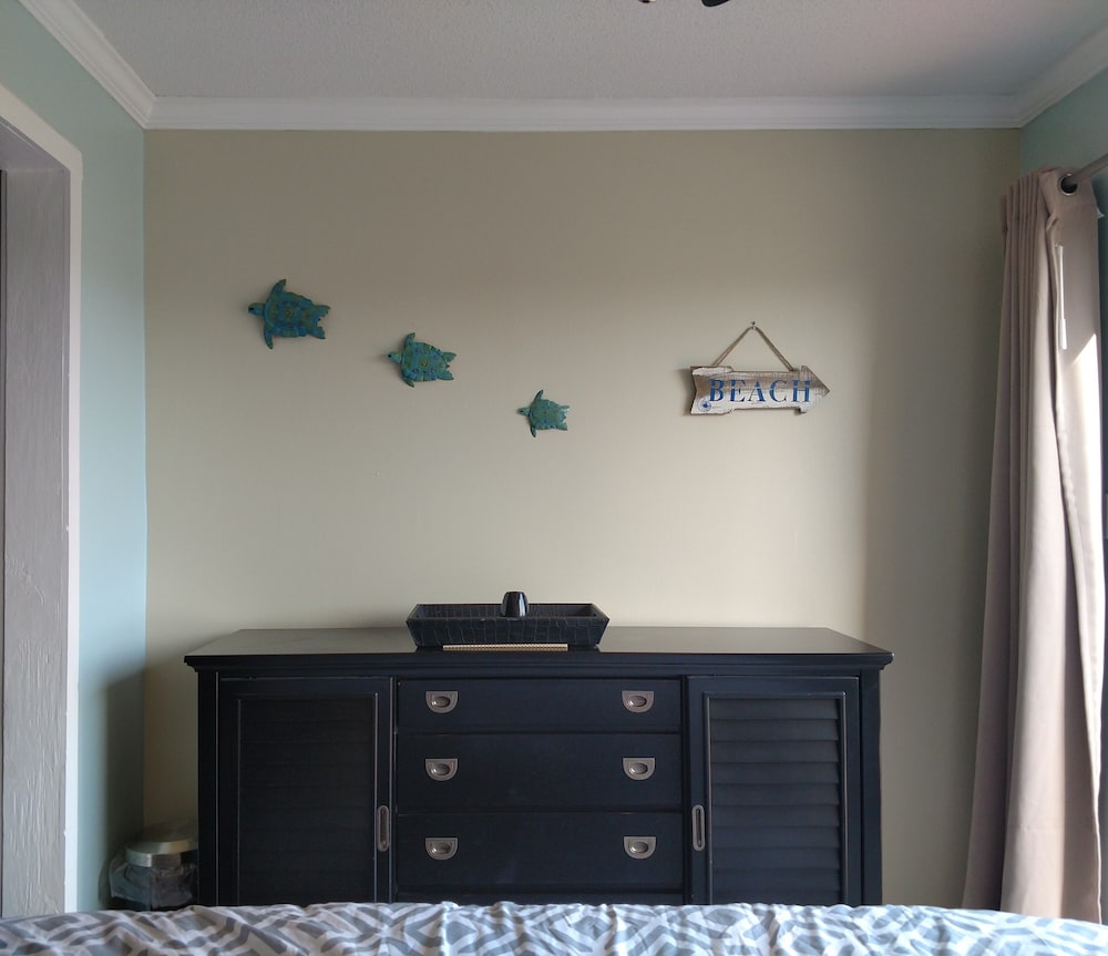Spend Winter With Us - Groundfloor King Bed Studio - Gulf Breeze Zoo, Gulf Breeze