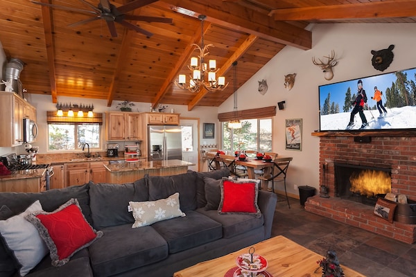 Remodeled Walk To Bear Mtn Slope View Hot Tub Pool Table 75" Tv Shuffleboard Tb - Big Bear Lake, CA