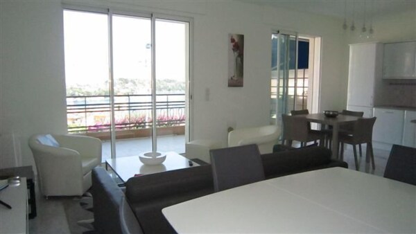 Elegant Villefranche Apartment With Panoramic View Of Bay, Sea, And Village - Saint-Jean-Cap-Ferrat