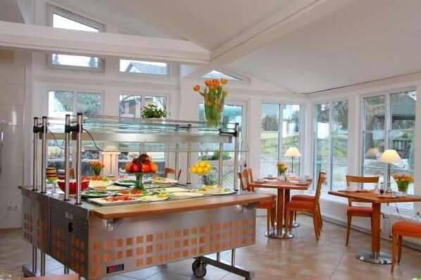 Pequenos-almoços, almoços e jantares servidos