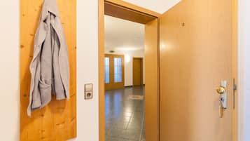 1 quarto, secretária adequada para computadores portáteis, Wi-fi grátis