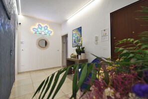 Camas de colchão viscoelástico, minibar, cofre no quarto, secretária 