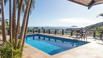 Vista para praia/oceano