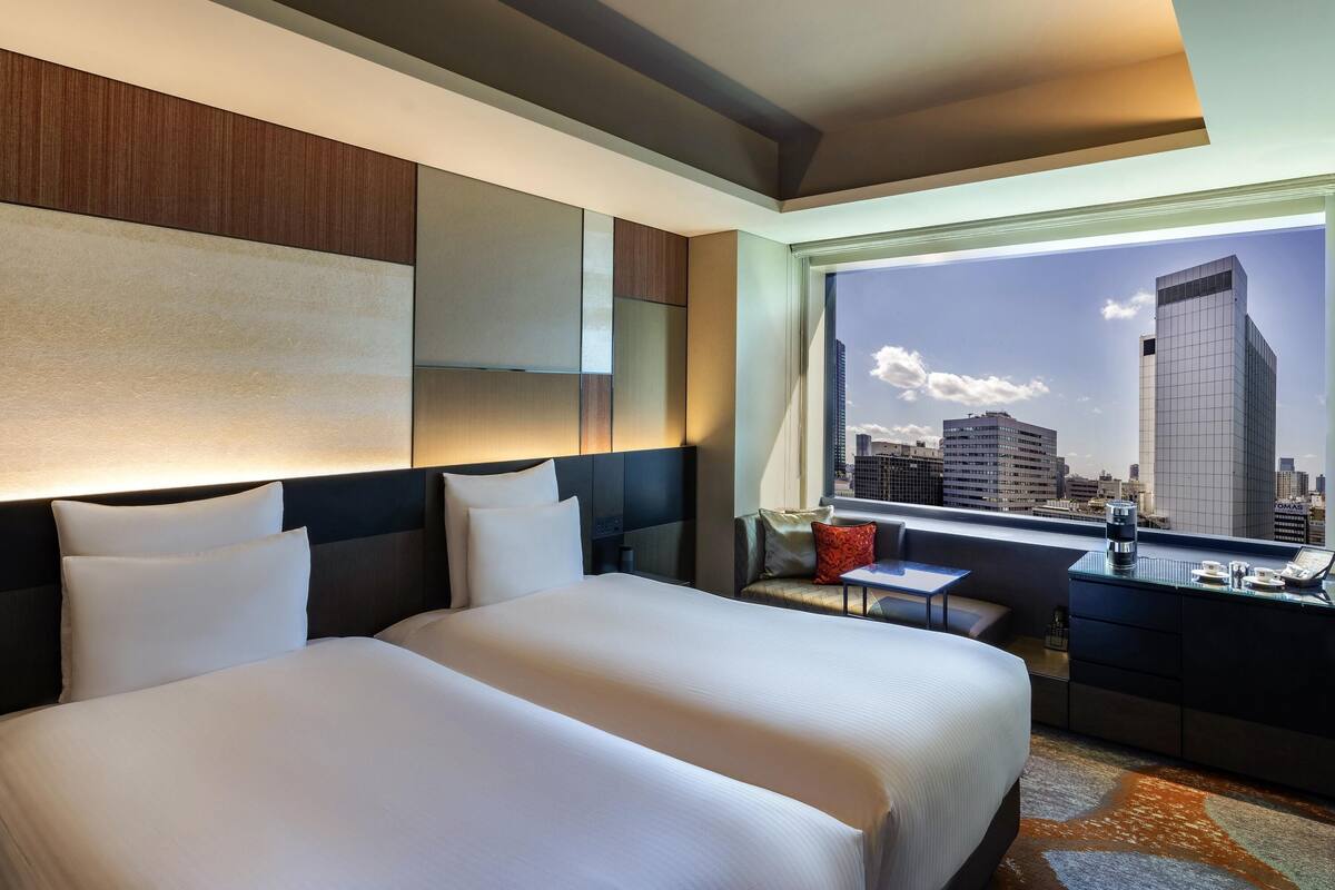 Roupa de alta qualidade, minibar, cofre no quarto, secretária 