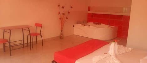 Suite Standard, banheira de hidromassagem grande | Ferro/tábua de engomar, Wi-fi grátis, roupa de cama fornecida
