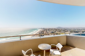 Apartamento Standard, 3 quartos | Vista para a praia ou o mar