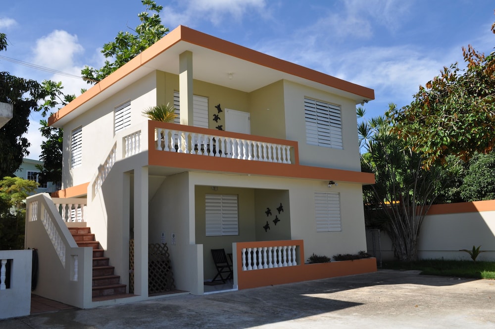 Isola Private 1st Floor Apt In Beautiful Neighborhood Just Min To Beaches & Bqn - Isabela