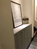 Televisor de ecrã plano de 42 polegadas com canais por cabo, televisor 