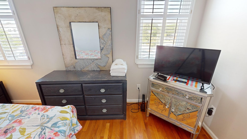Oceanfront 1br/1ba Condo~host On The Coast - Folly Beach Pier, SC