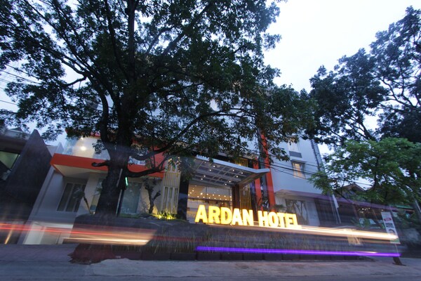 亚尔丹酒店 - 萬隆