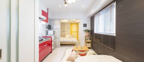 Apartamento, 2 camas de casal, para não fumantes (Apartment Room 402) | Escrivaninha, Wi-Fi de cortesia