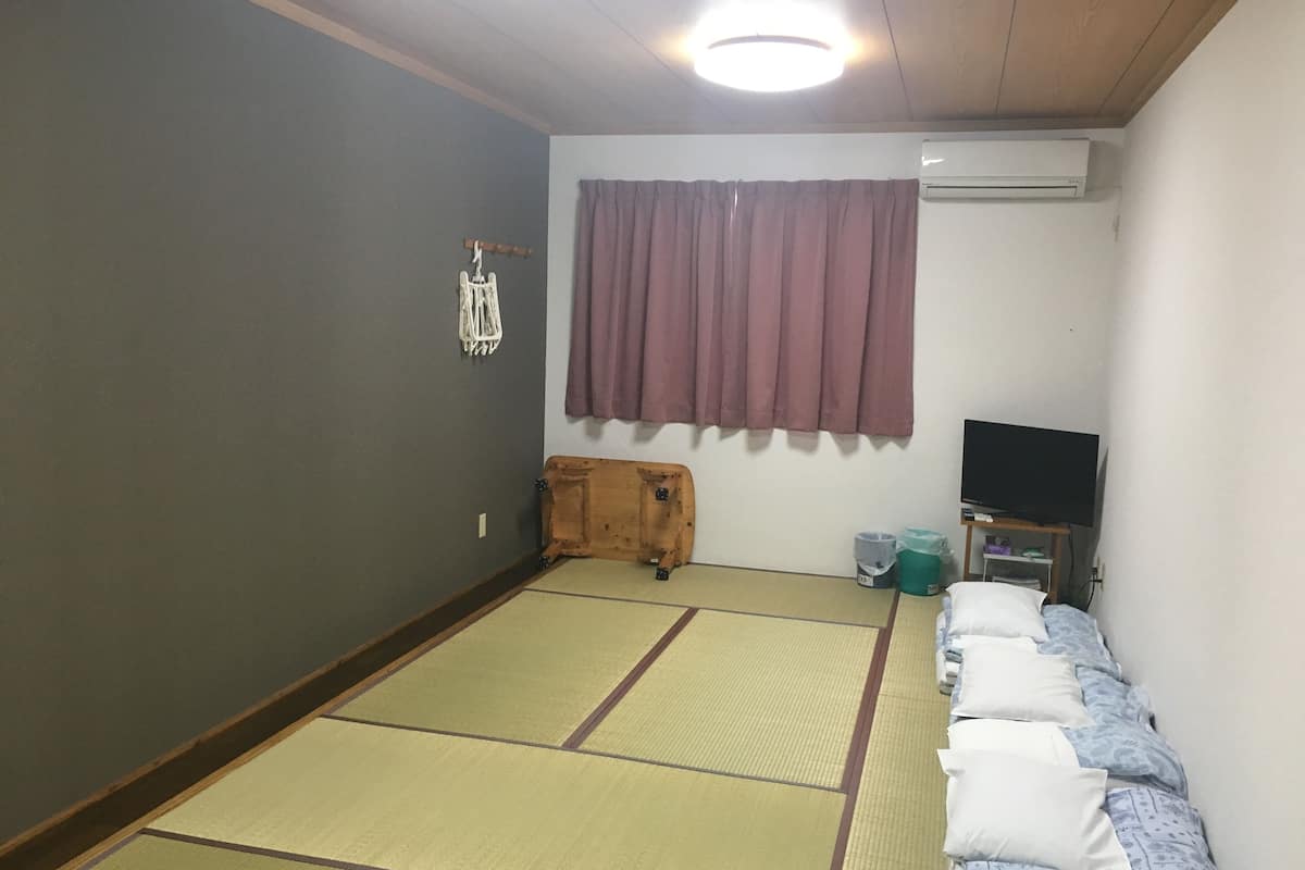 Quarto Tradicional (Japanese Style, for 4 Guests) | Wi-fi grátis