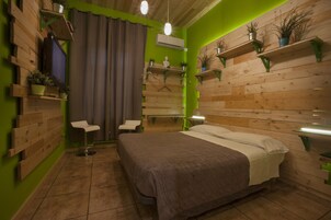 Quarto Duplo Standard | Lençóis italianos Frette, roupa de alta qualidade, secretária 