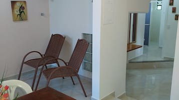 Apartamento, 2 quartos, no piso térreo (N7 Patio c/churrasqueira ) | Área de estar | TV