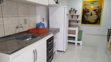 Apartamento, 1 quarto -Térreo (N1) Ar Condicionado, churrasqueira | Cozinha privada | Geladeira, micro-ondas, fogão, cooktop