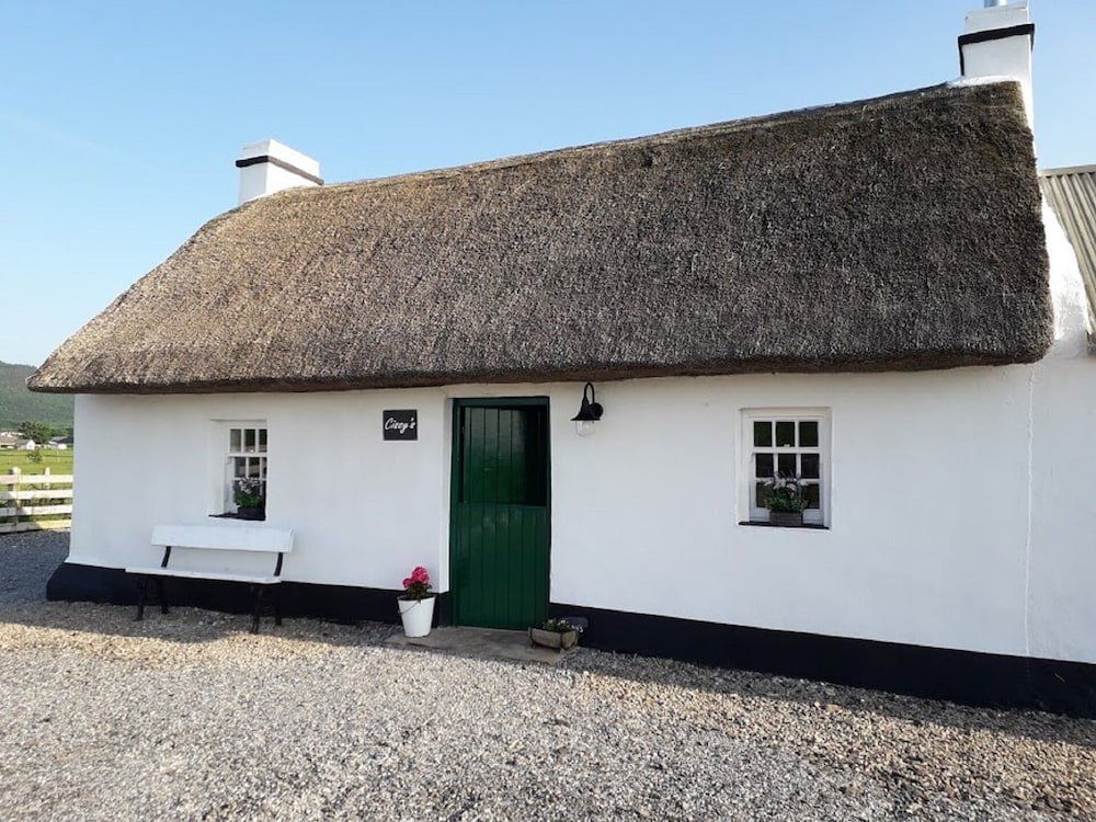 Traditional Irish Thatched Cottage - County Donegal