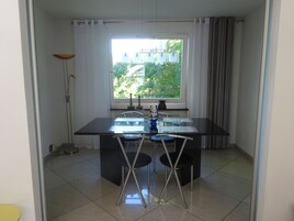 Apartamento luxo | Cozinha privada | Cafeteira/chaleira, chaleira elétrica