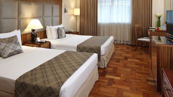 Quarto executivo | Escrivaninha, ferros/tábuas de passar roupa, Wi-Fi de cortesia