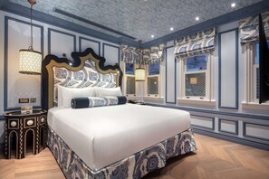 Roupa de alta qualidade, edredões de penas, minibar 