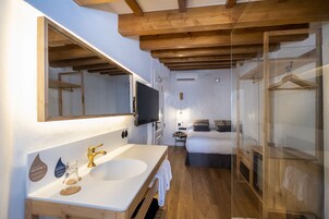 Quarto Duplo, terraço, Vista para a cidade | Minibar, cofre no quarto, cortinas/cortinados opacos 