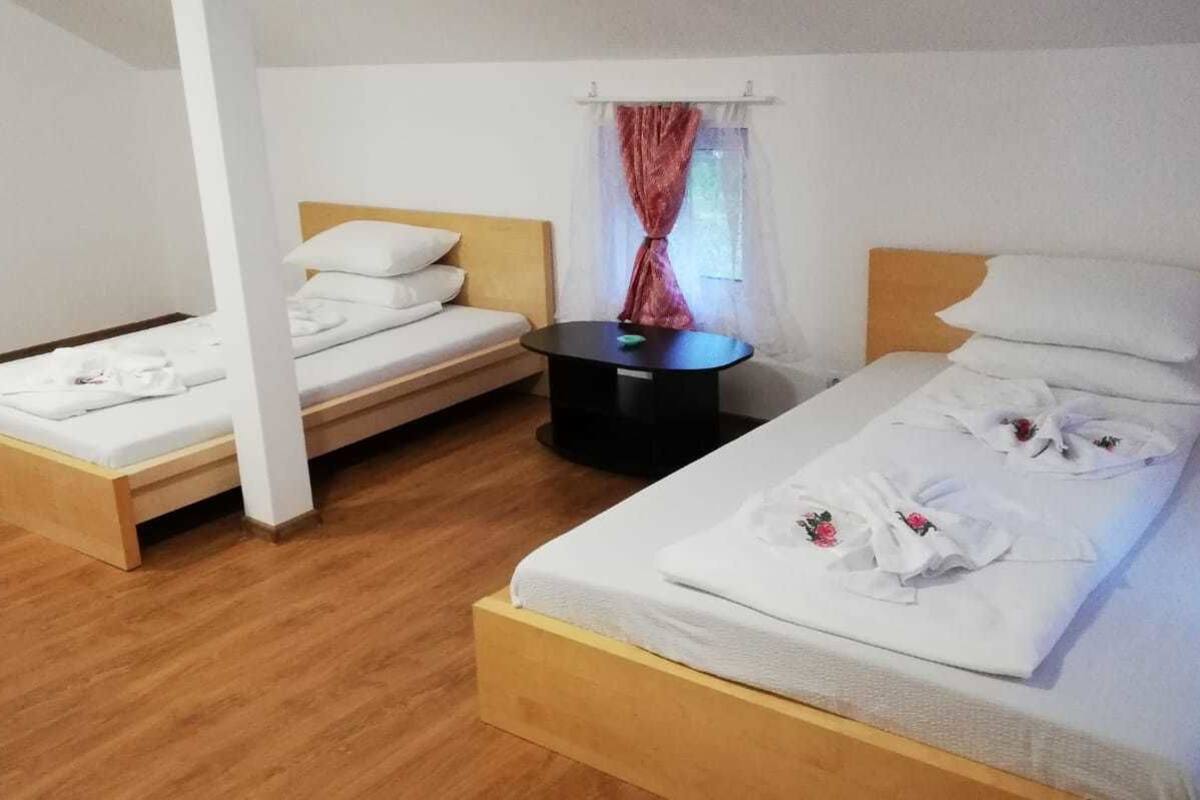 Suite Clássica, várias camas, vista para o lago | Camas desdobráveis, Wi-fi grátis, com decoração personalizada 