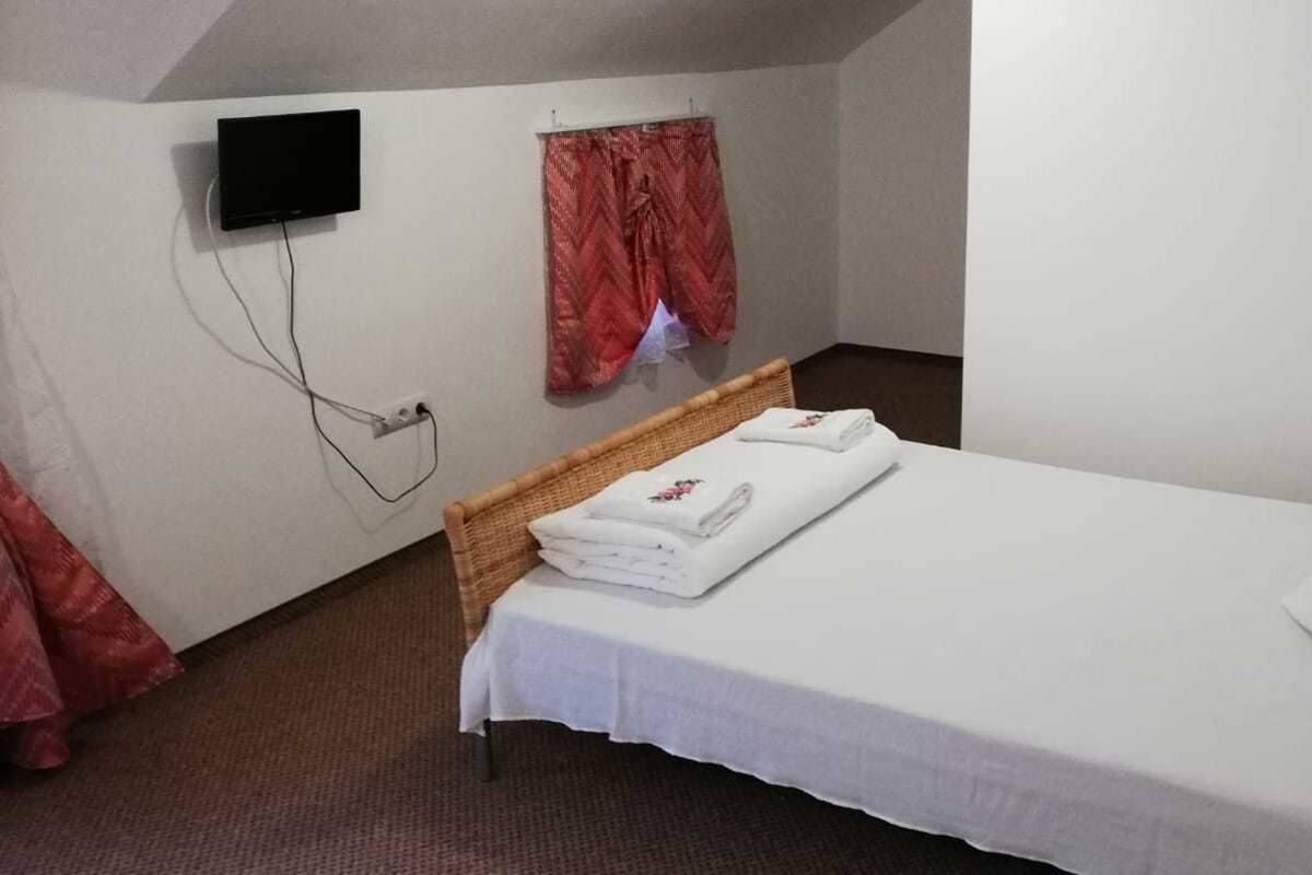 Quarto Duplo Básico, varanda | Camas desdobráveis, Wi-fi grátis, com decoração personalizada 
