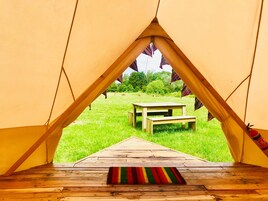 Tenda Romântica, 1 cama de casal, lareira, vista para o jardim | Vista do quarto