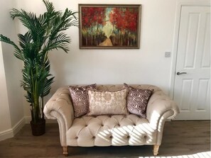 Casa, 4 quartos | Área de estar | TV de tela plana