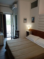 Quarto Básico | Roupa de cama fornecida 