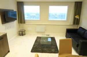 Apartamento Premium, 2 quartos | Sala | Smart TV 